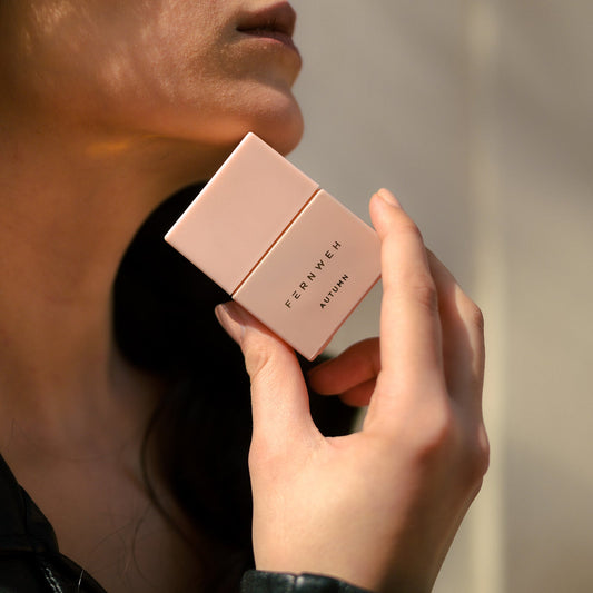 Which Perfume Has the Best Sillage and Projection? - Fernweh